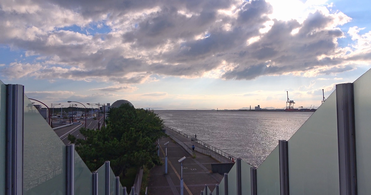 Pasee por la costa de Cosmo Square Seaside Park - Osaka